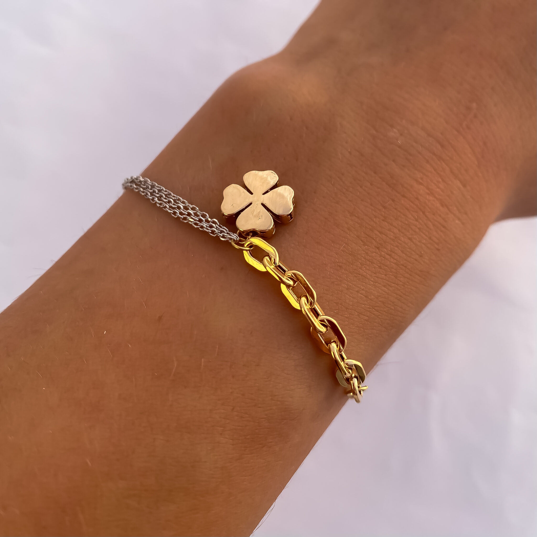 دستبند طلا شبدر شاین – گالری ایلونا